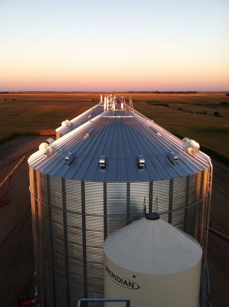 Grain Bins – Farm